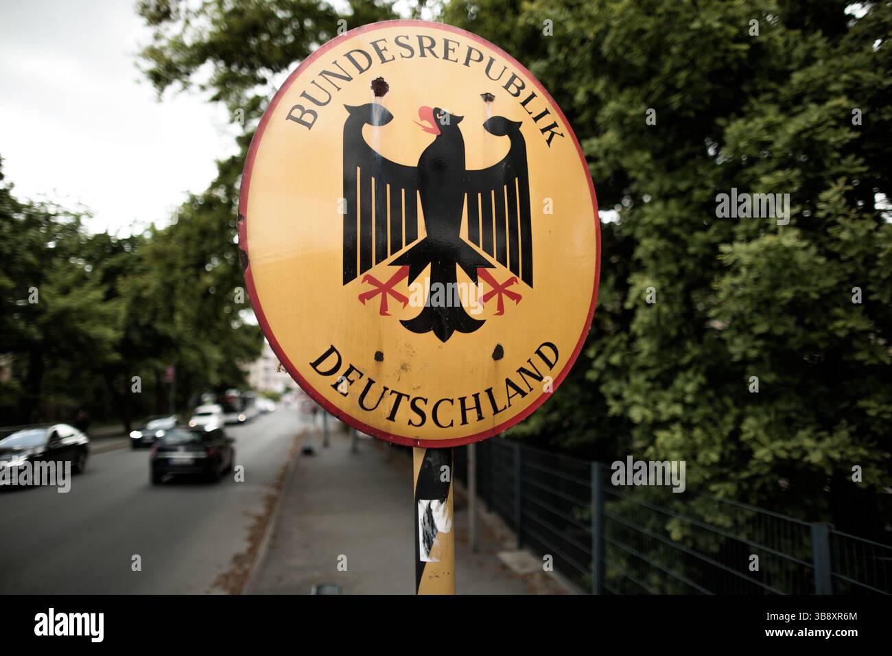 08 May 2025, Saxony, Görlitz: A sign with the inscription Federal ...