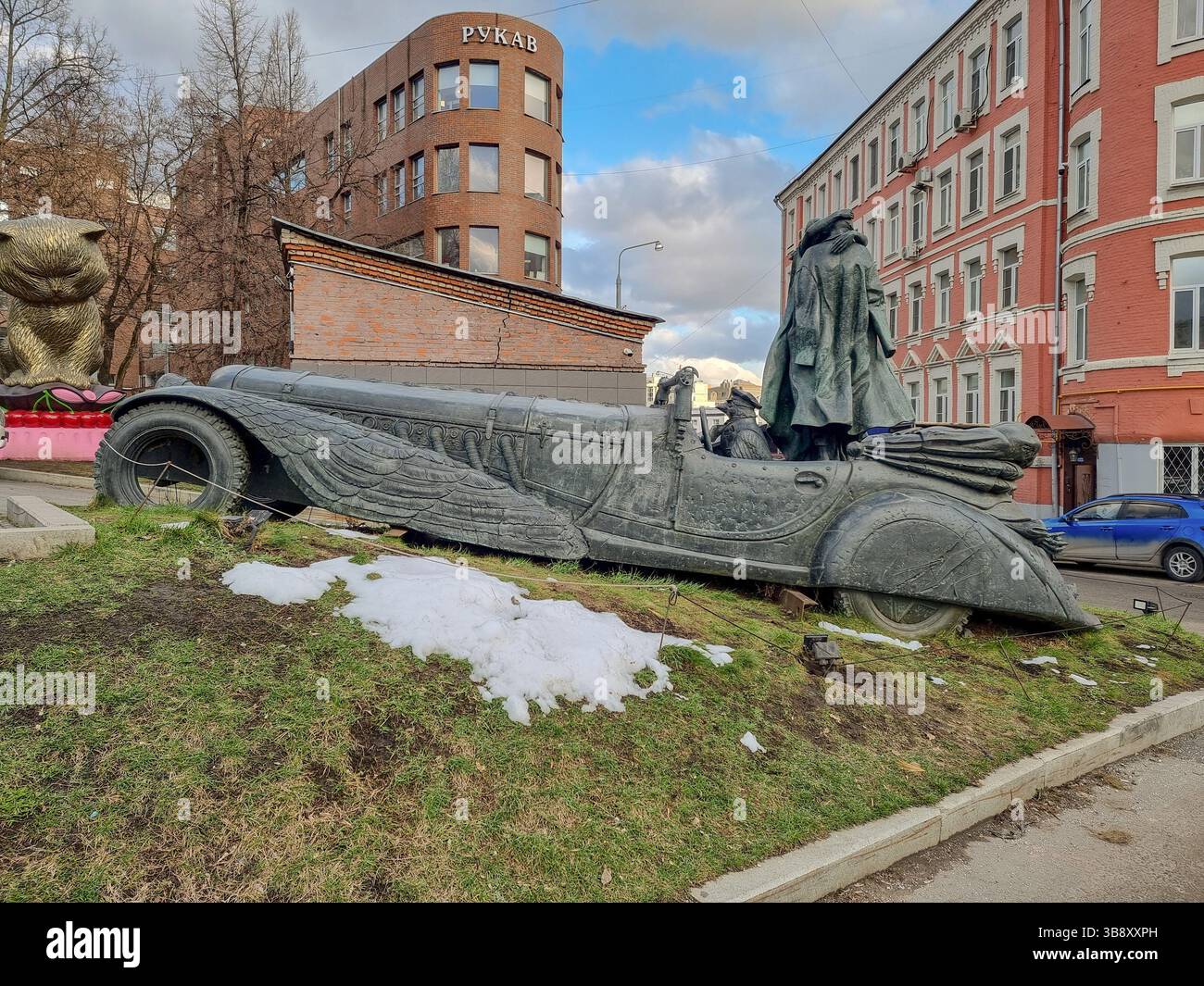 Bronze monument to Mikhail Bulgakov & the heroes of his book The Master ...