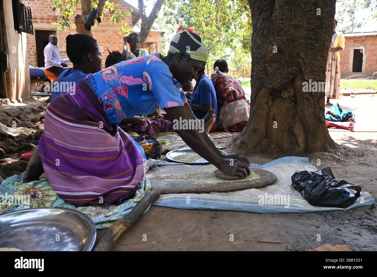 Rural simple cooking on fire in Uganda, Africa Stock Photo - Alamy