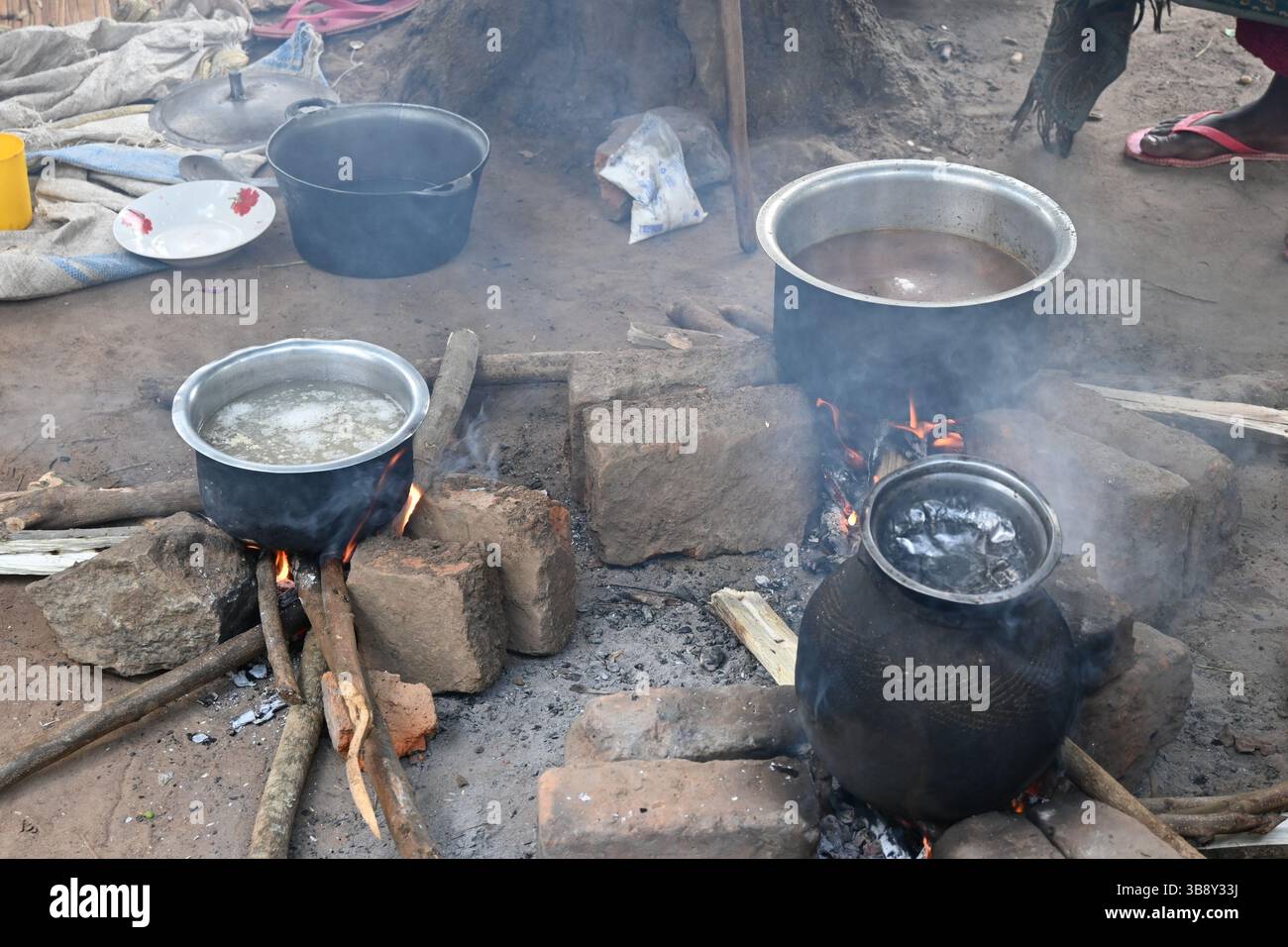 Outdoor traditional cooking on fire hi-res stock photography and images ...