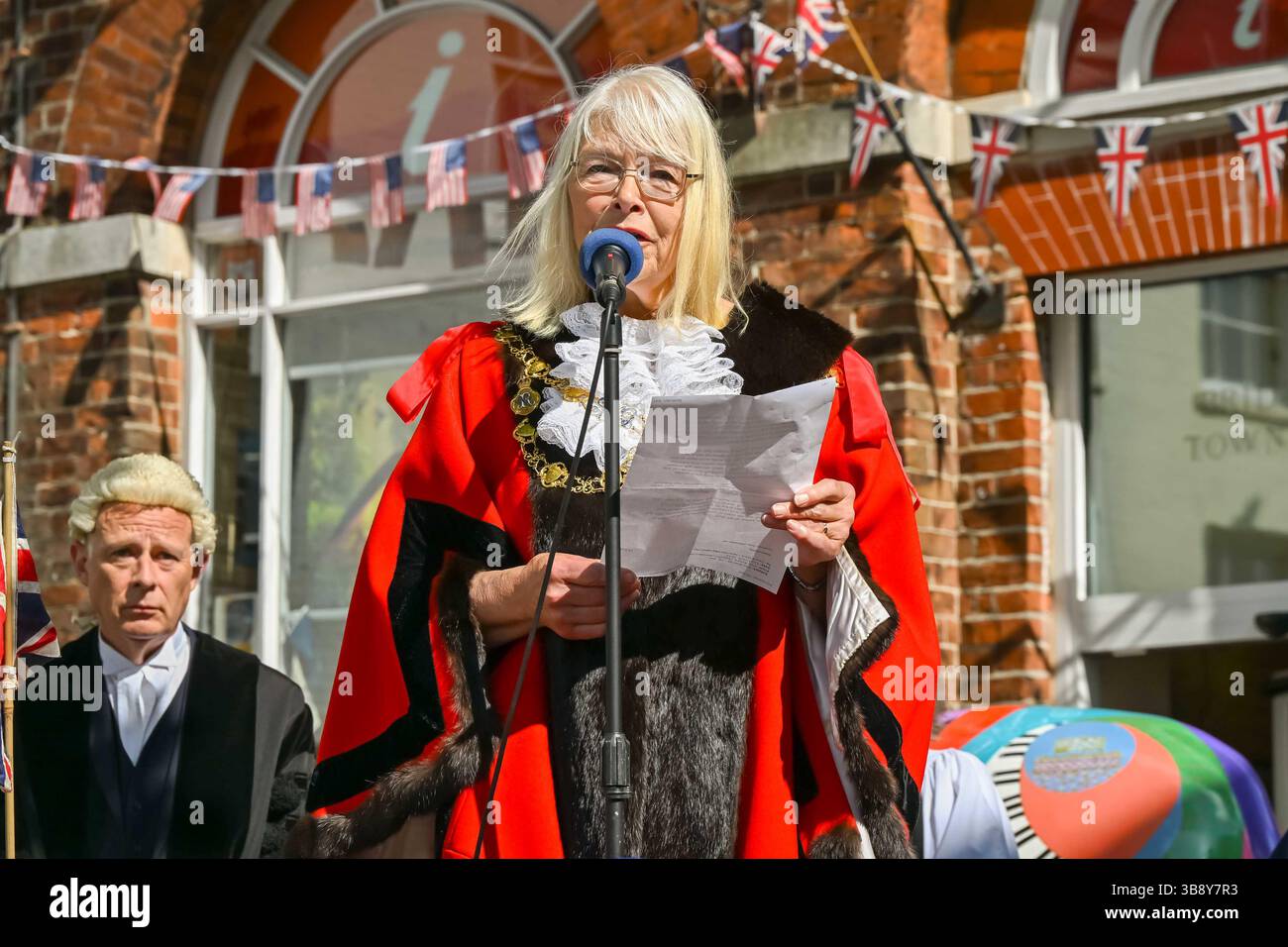 Bridport, Dorset, UK. 8th May 2025. Town mayor Anne Rickard giving a ...
