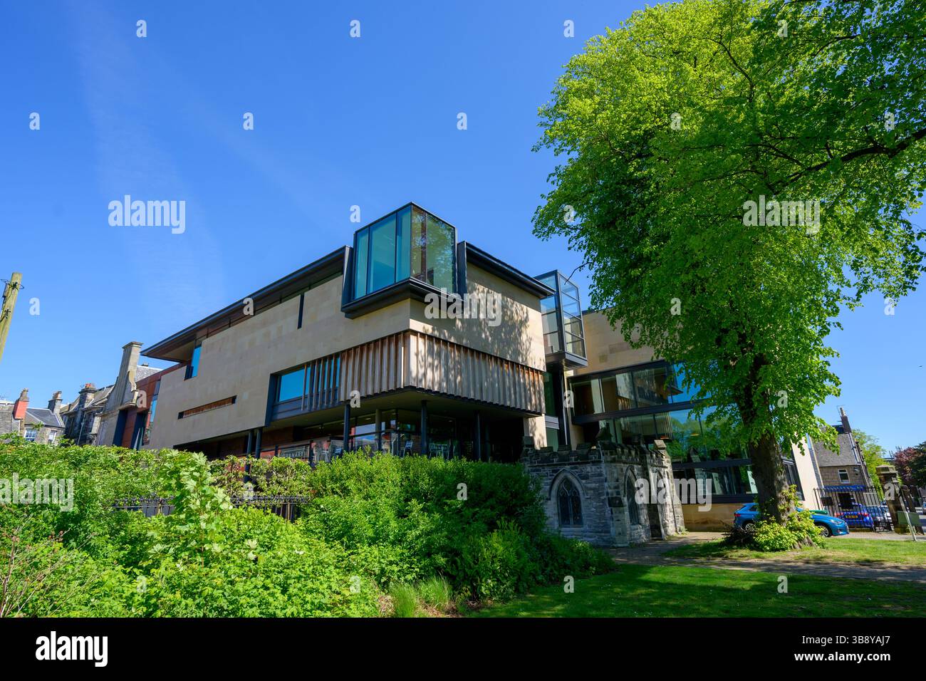 Dunfermline Carnegie Library & Galleries Stock Photo - Alamy