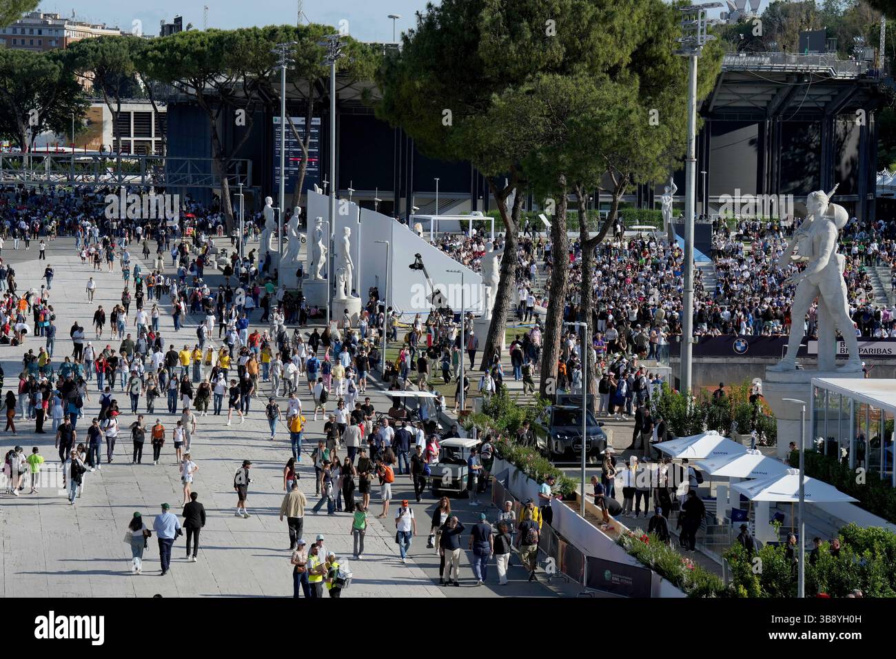people walking through the foro italicoduring the 3th round Jessica ...