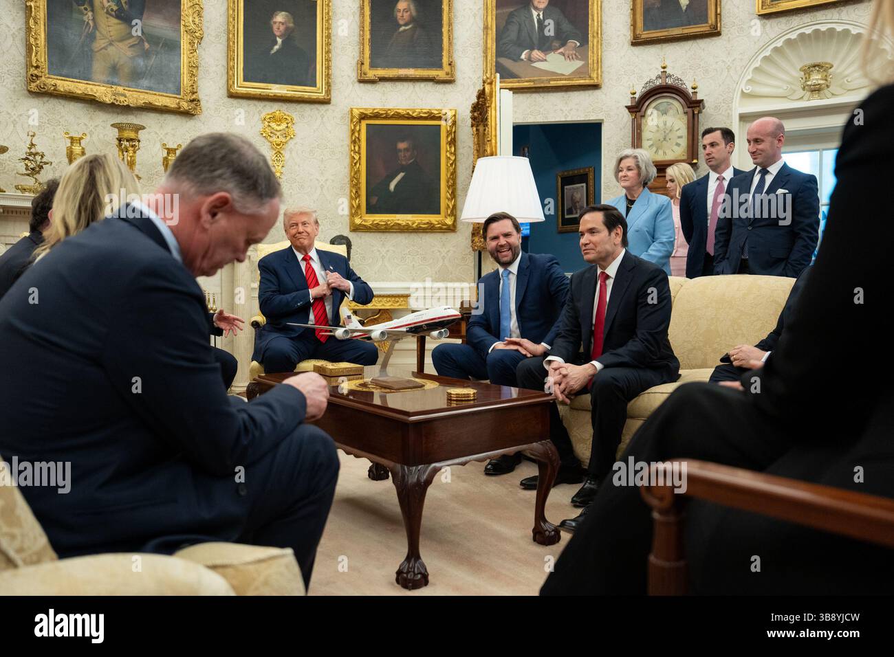 President Donald Trump meets with Canadian Prime Minister Mark Carney ...
