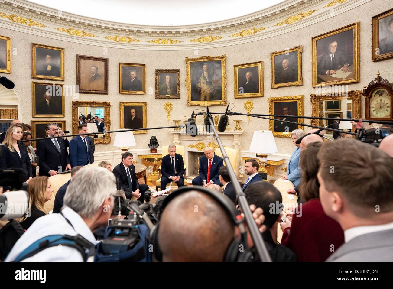 President Donald Trump meets with Canadian Prime Minister Mark Carney ...