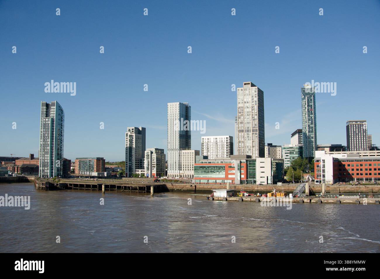 Liverpool waterfront development hi-res stock photography and images ...