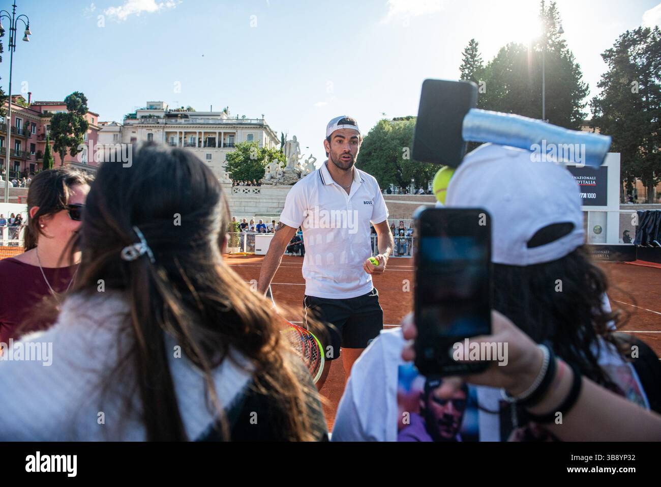Roma, Italia. 08th May, 2025. Matteo Berrettini si allena sul campo ...