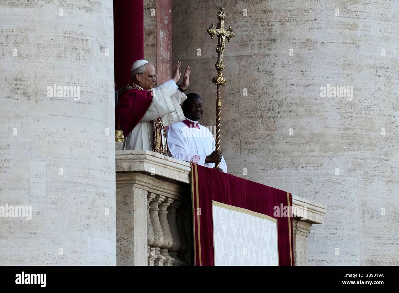 Pope Leo XIV appears on the balcony of St Peter's Basilica after his ...