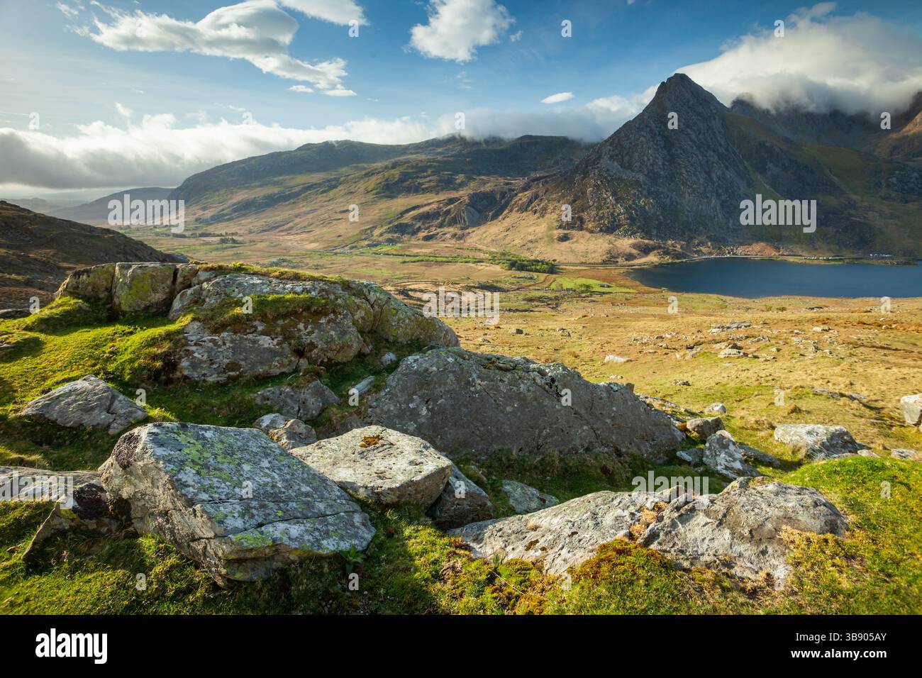 Spring morning at Ogwen Valley in Snowdonia National Park. Tryfan peak ...
