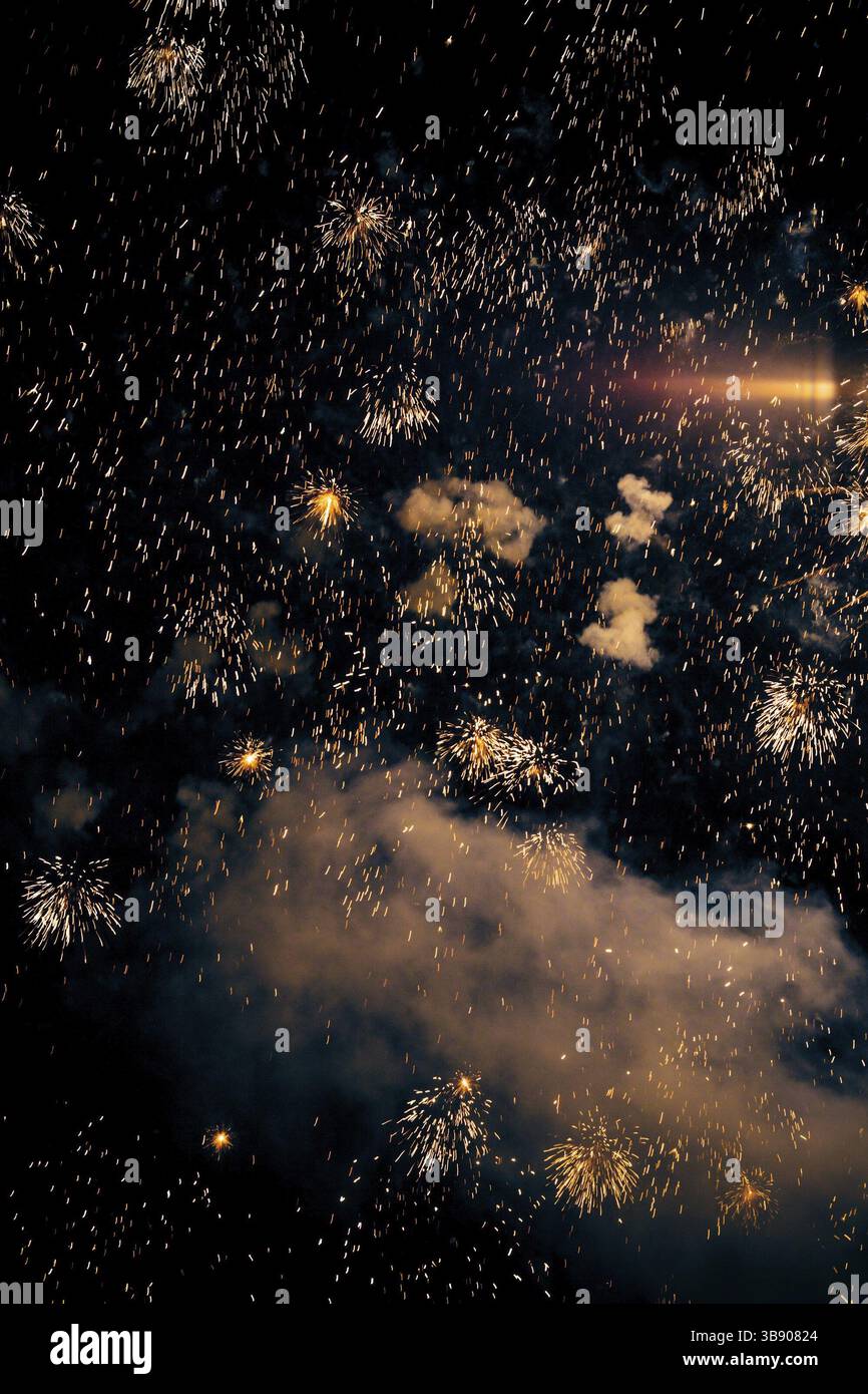 Firework bursts in night hi-res stock photography and images - Alamy