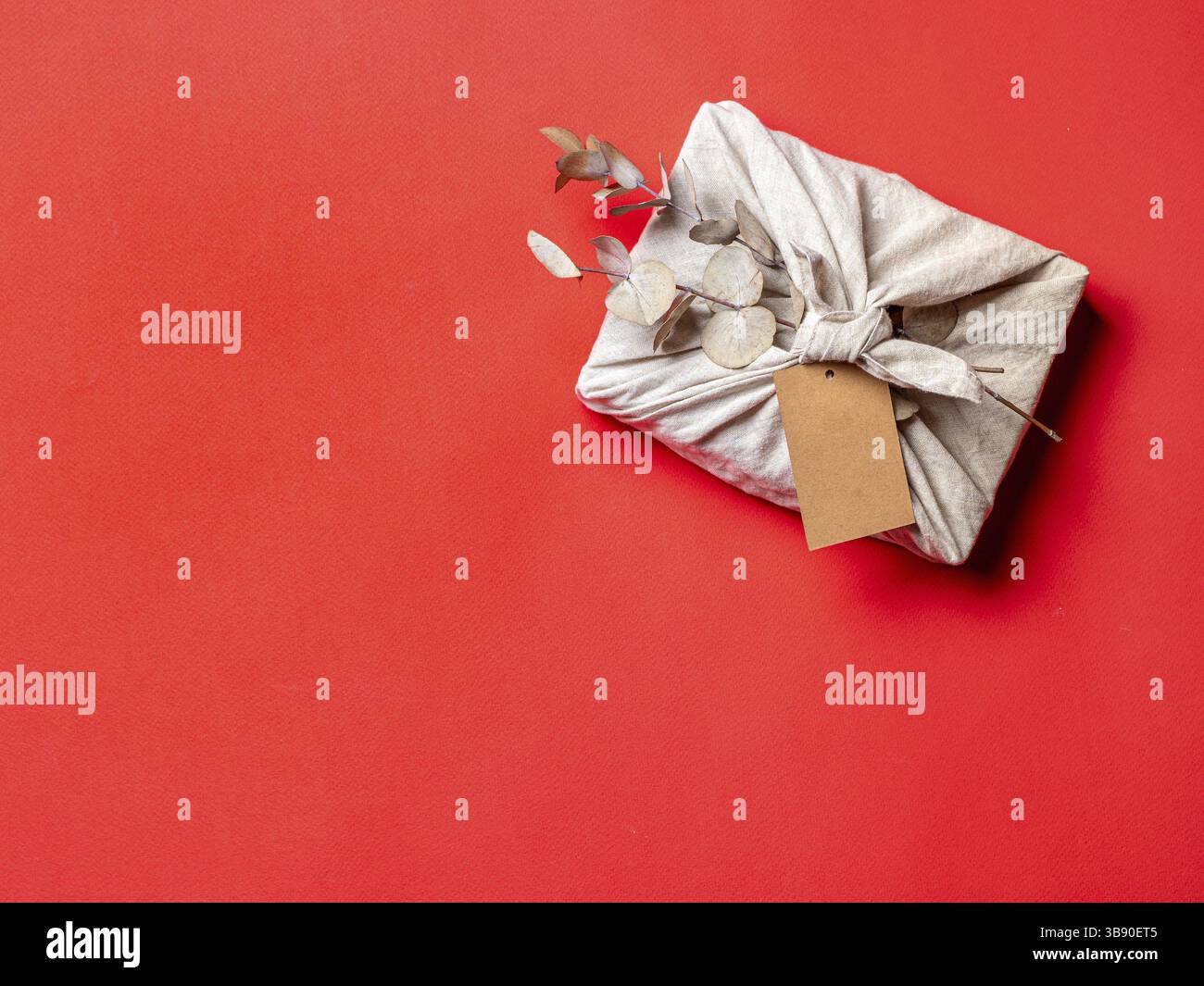 Zero waste, Valentine's Day eco-friendly gift wrapping in Furoshiki ...