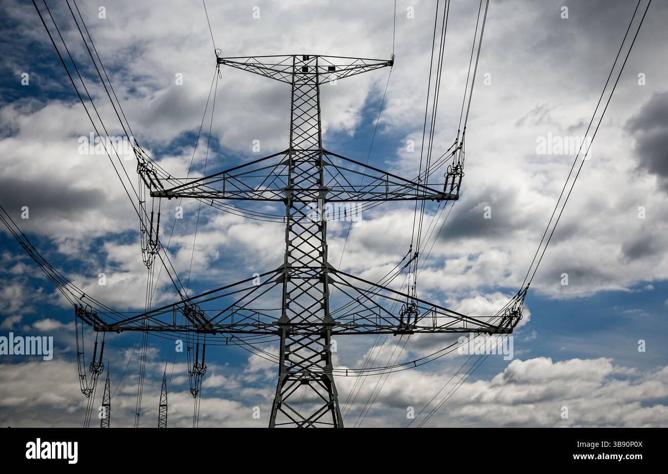 Metal electricity pylon transporting energy under a cloudy sky Stock ...