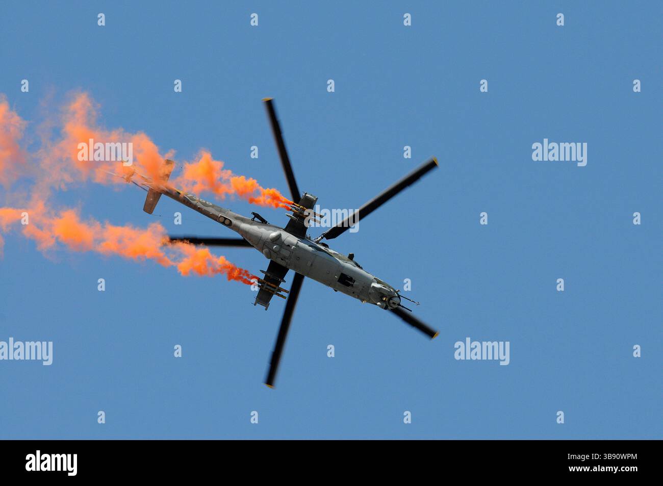 Mil mi 24v 35 hind hi-res stock photography and images - Alamy