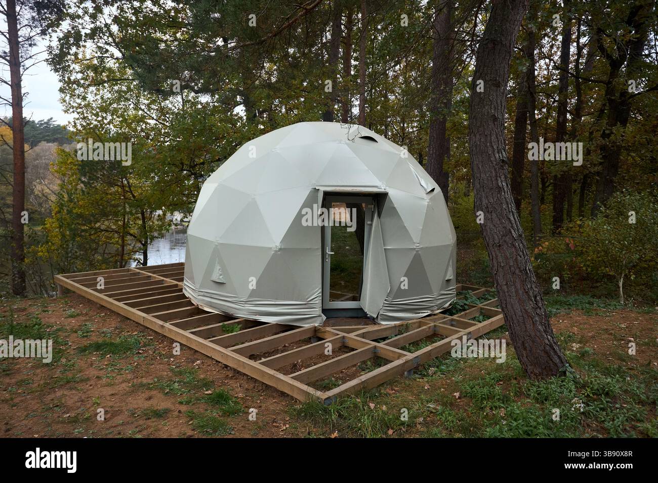 Geodesic dome for glamping and camping, thin-shell structure lattice ...