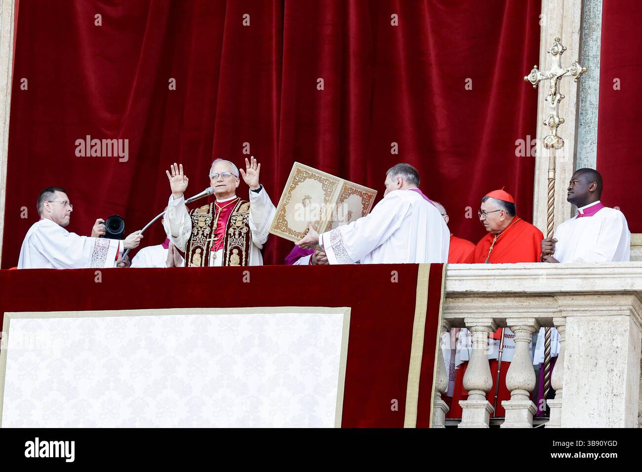 VATICAN POPE VOTE CONCLAVE Vatican City, Vatican - Cardinal Robert ...