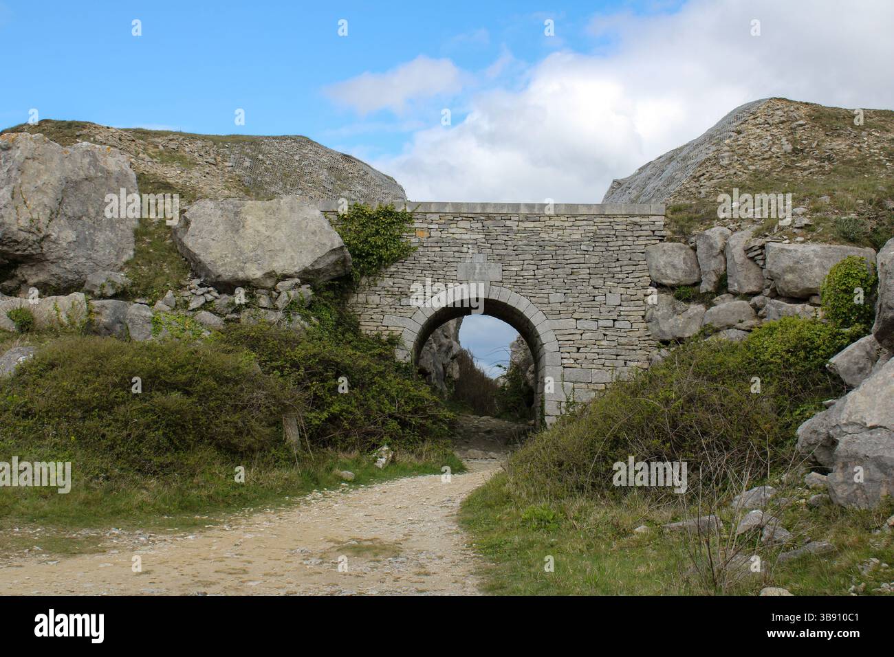 Archway on Tout Quarry, Portland, Devon UK Stock Photo - Alamy