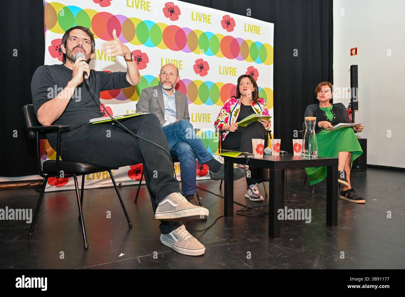 Vula tsetsi hi-res stock photography and images - Alamy