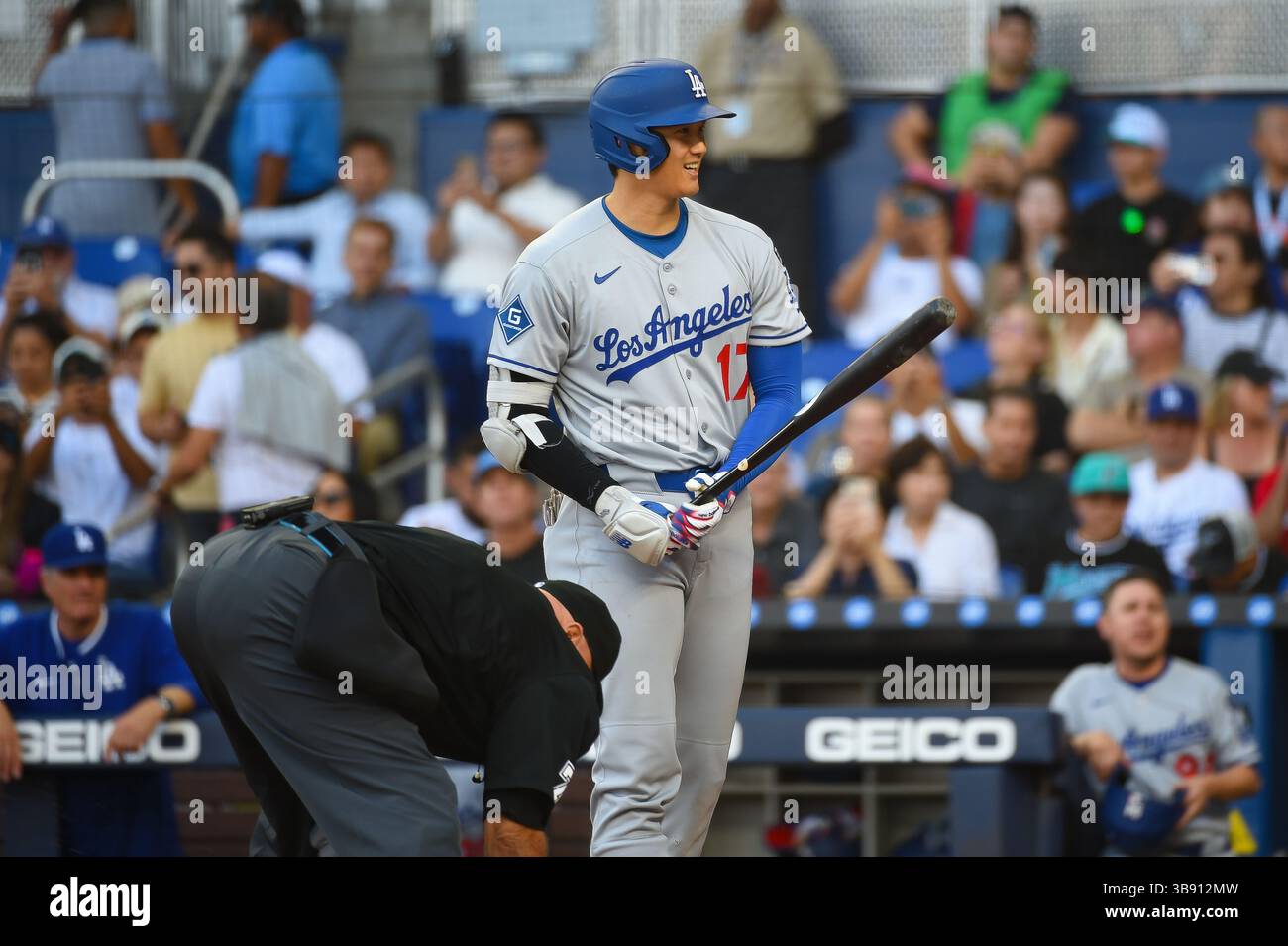 Los Angeles Dodgers designated hitter Shohei Ohtani (17) bats in the ...