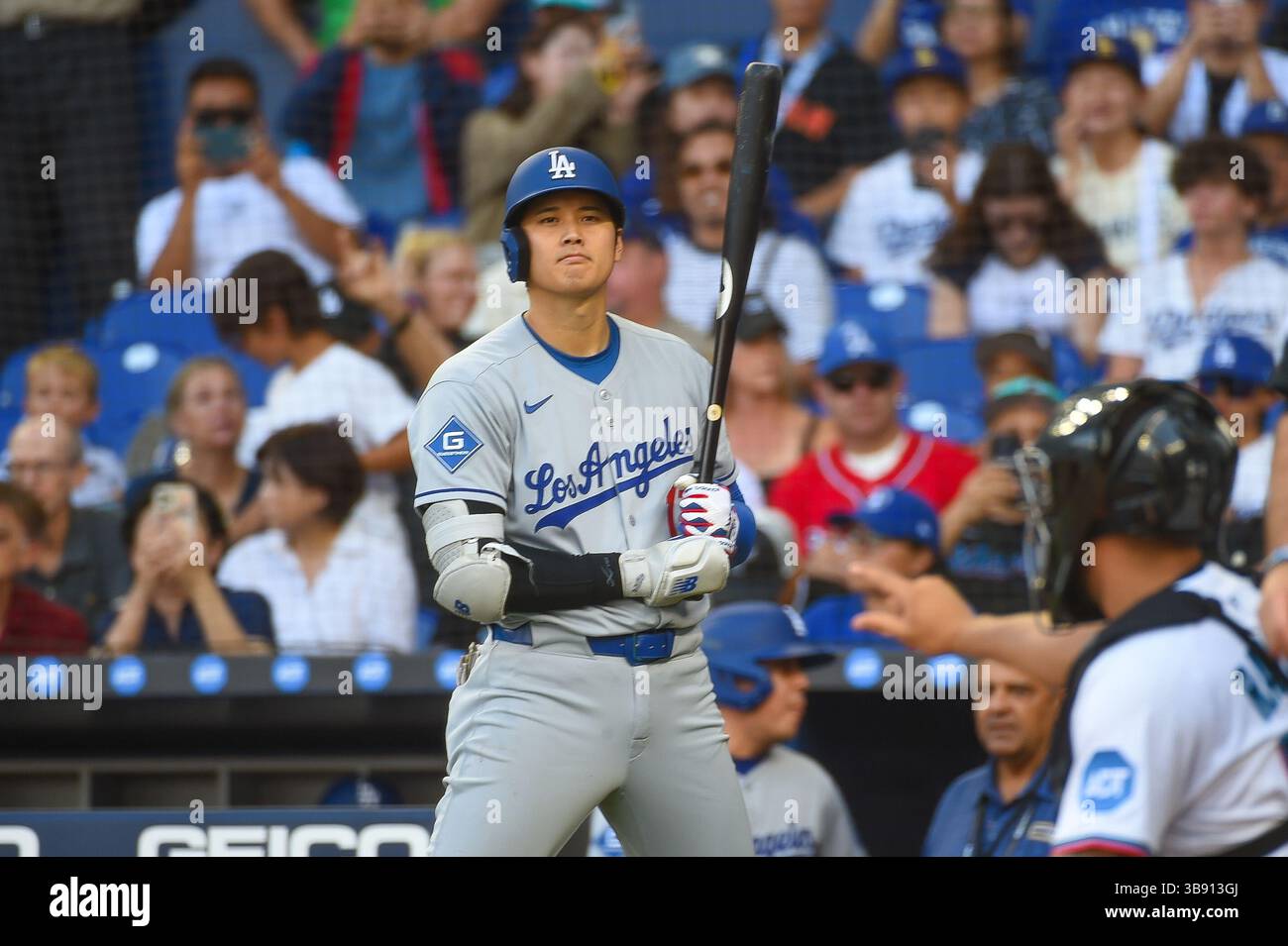 Los Angeles Dodgers designated hitter Shohei Ohtani (17) bats in the ...