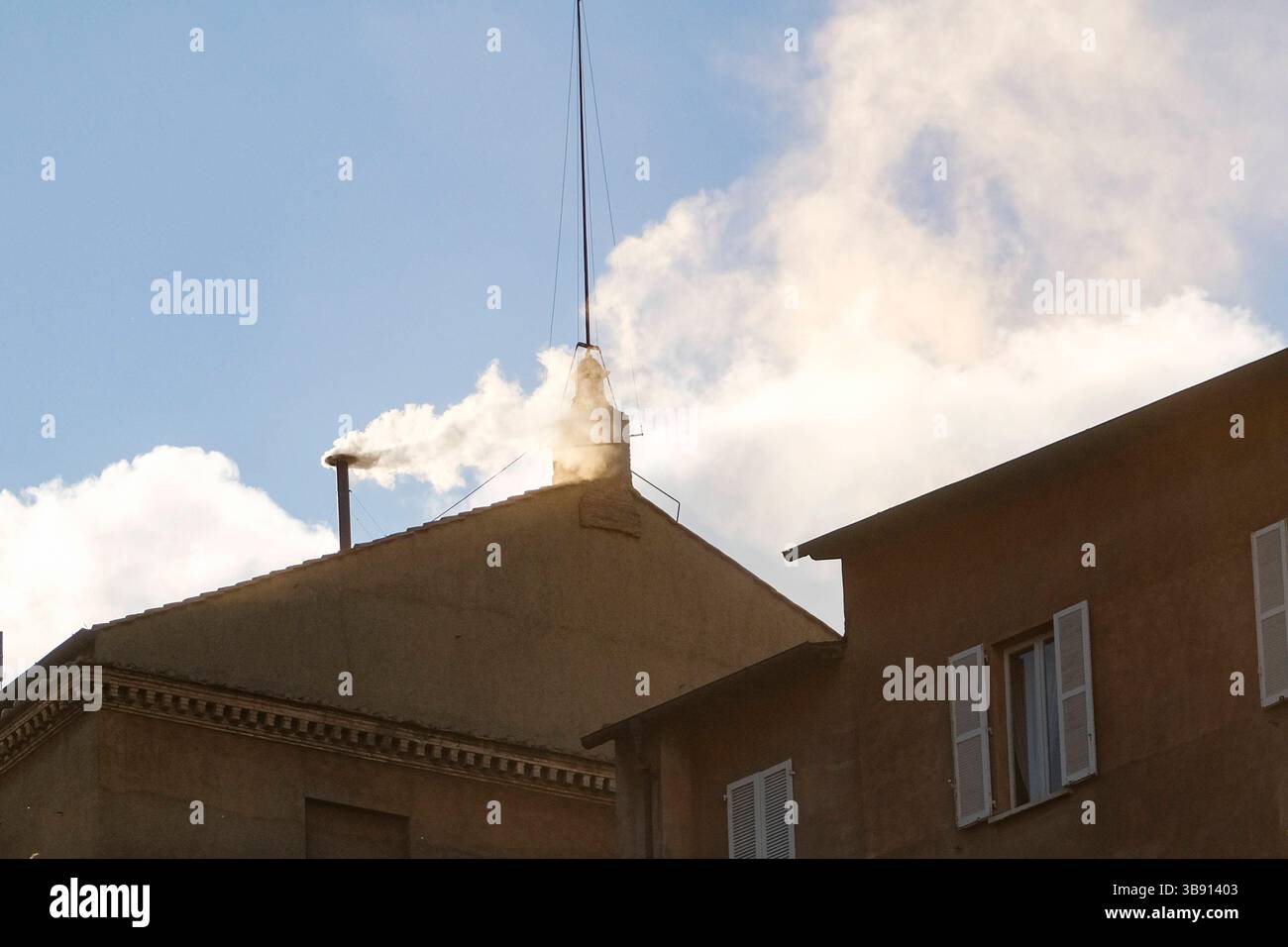 VATICAN POPE VOTE CONCLAVE people in jubilation at the moment of the ...
