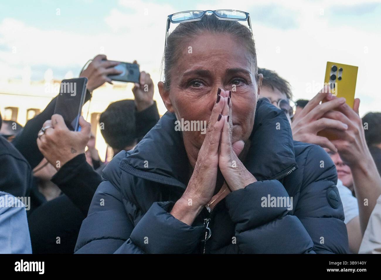 VATICAN POPE VOTE CONCLAVE people in jubilation at the moment of the ...