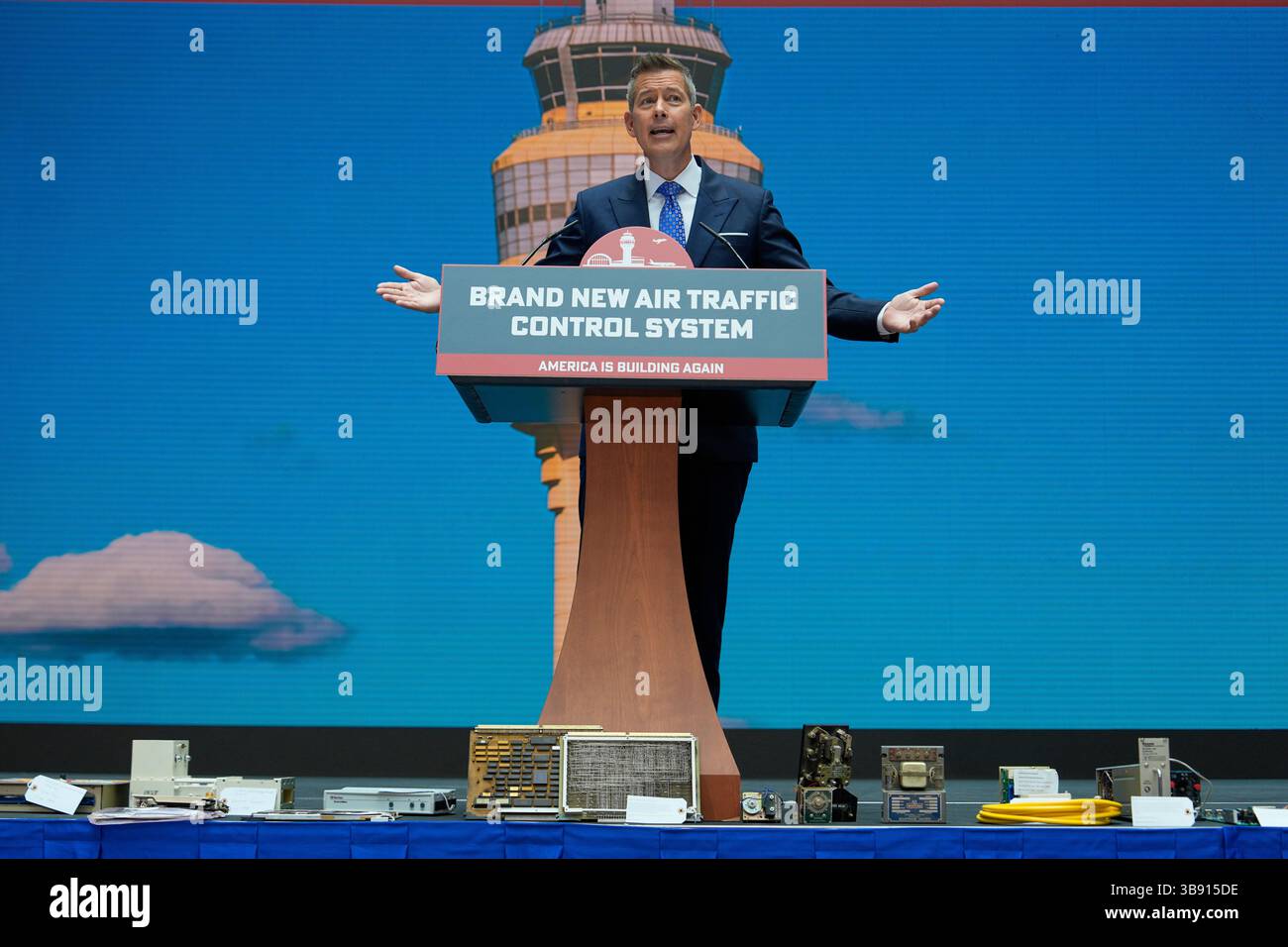 Transportation Secretary Sean Duffy announces a new air traffic control ...