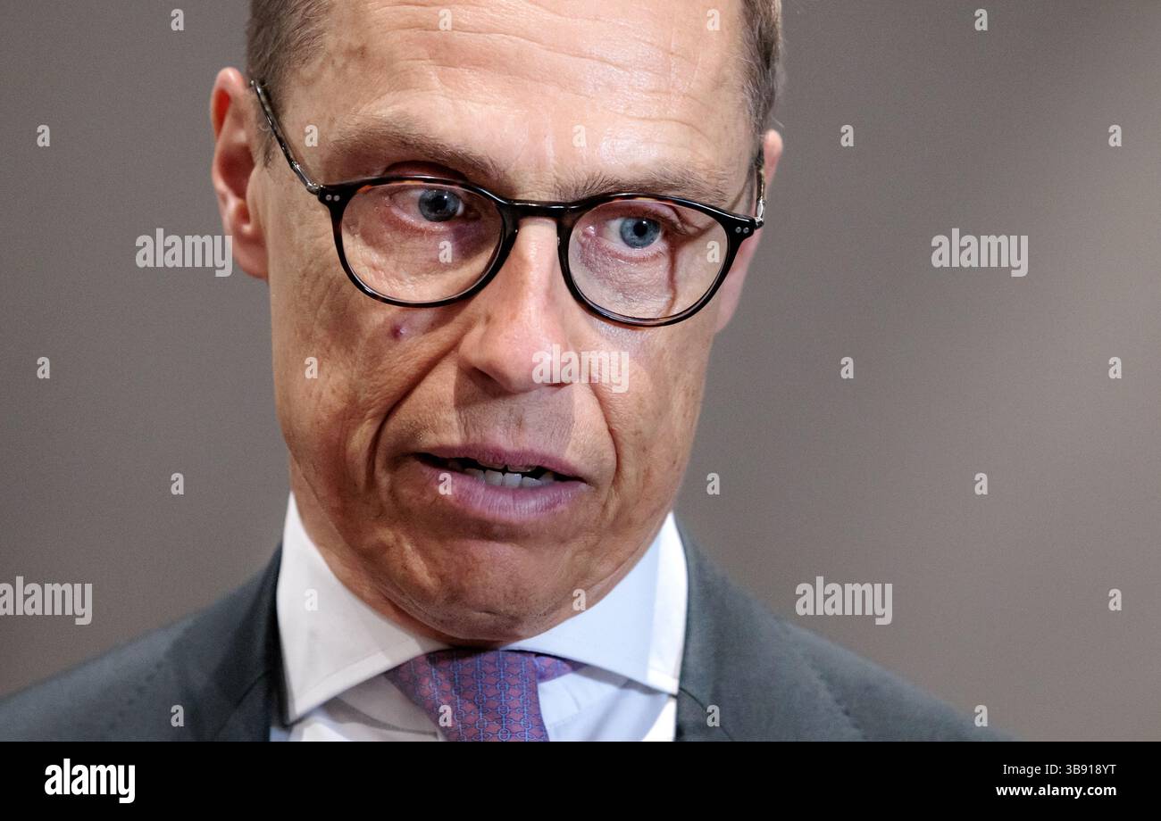 OSLO - Finnish President Alexander Stubb speaks to the press after a ...