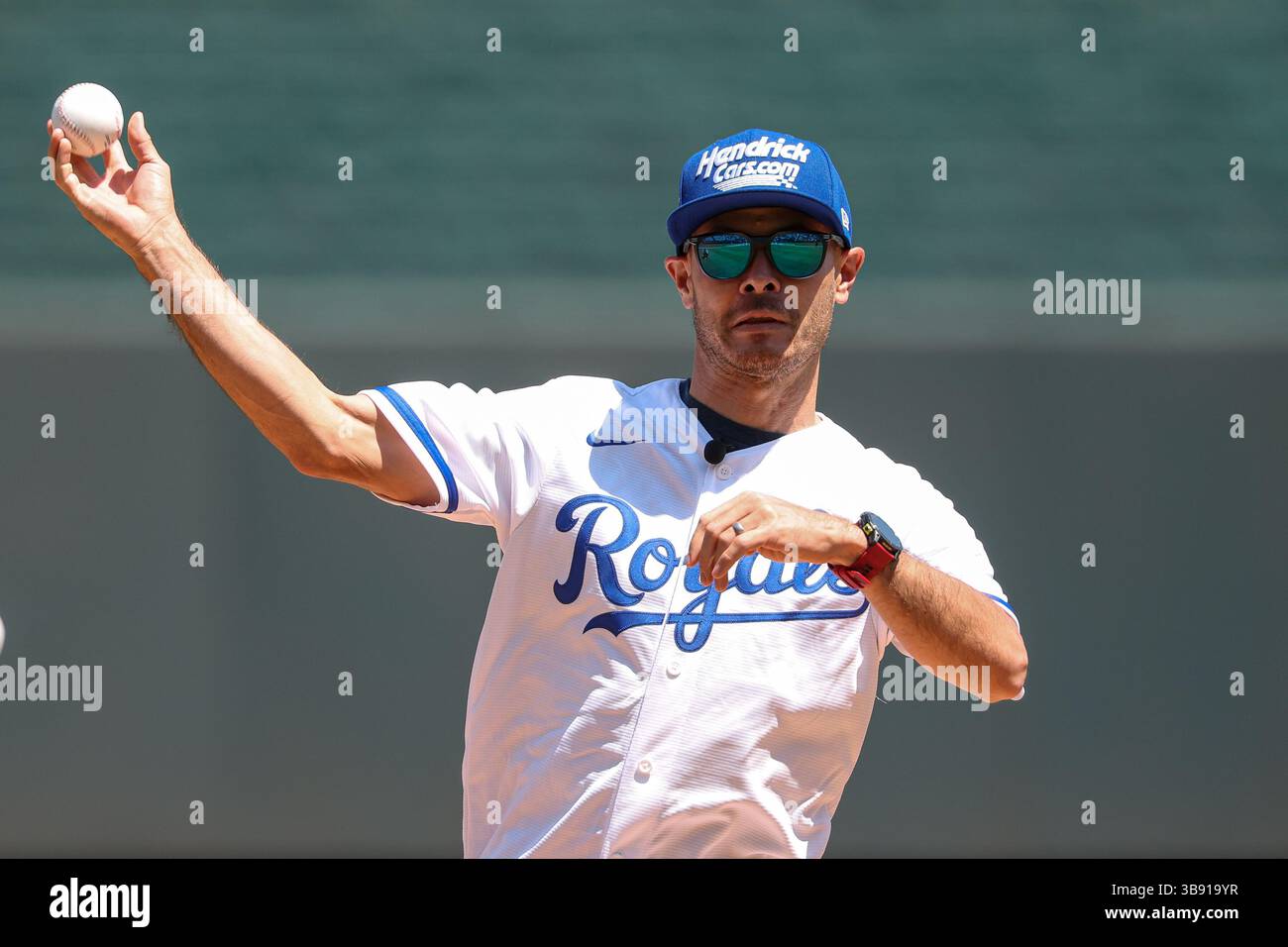 Kansas City, MO, USA. 8th May, 2025. NASCAR driver Kyle Larson throws ...