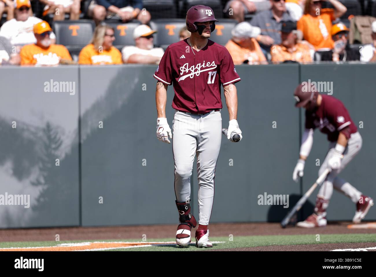 Texas A&M Aggies center fielder Jace LaViolette (17) on deck during ...