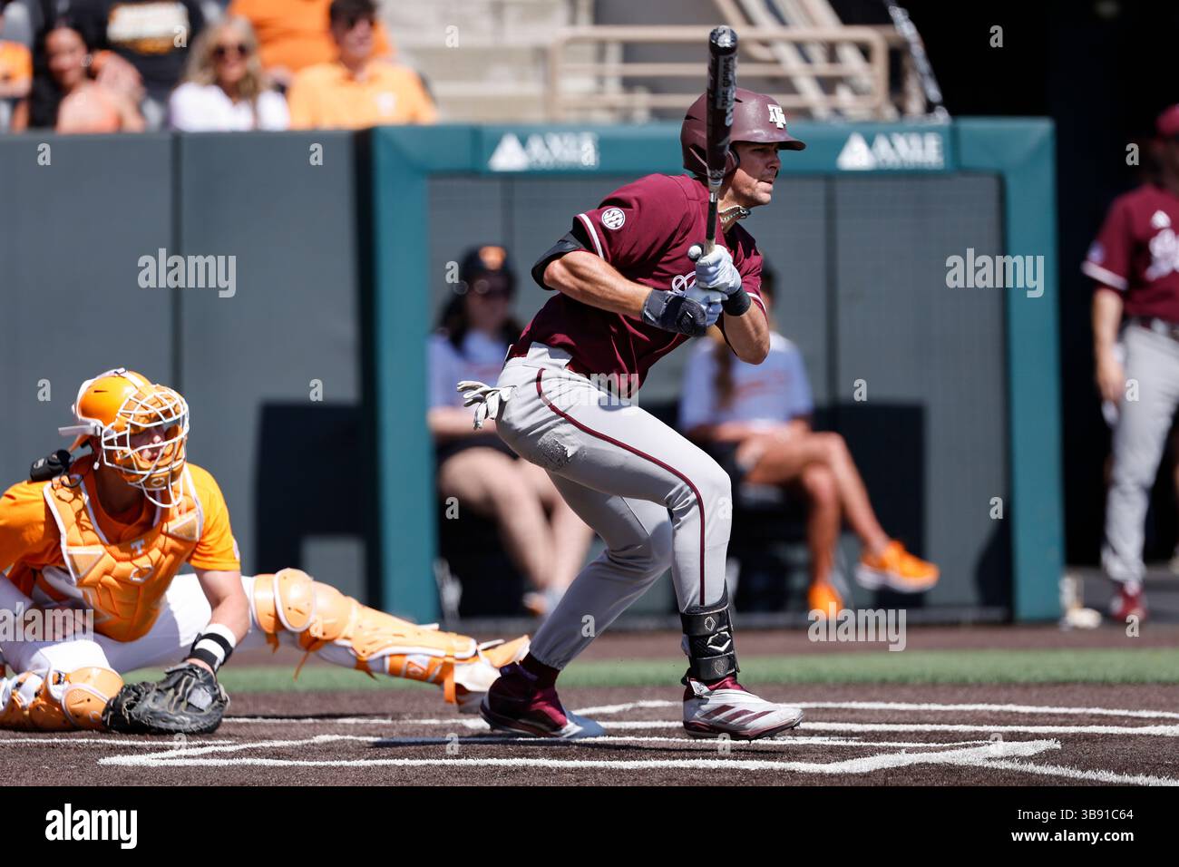 Texas A&M Aggies shortstop Kaeden Kent (6) at bat during Game 1 of a ...