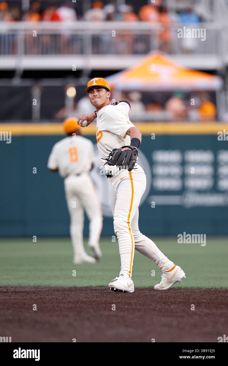 Tennessee Volunteers second baseman Dean Curley (1) on defense during ...