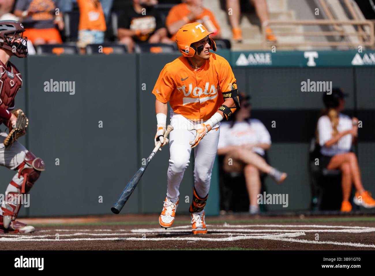 Tennessee Volunteers second baseman Manny Marin (4) at bat during Game ...