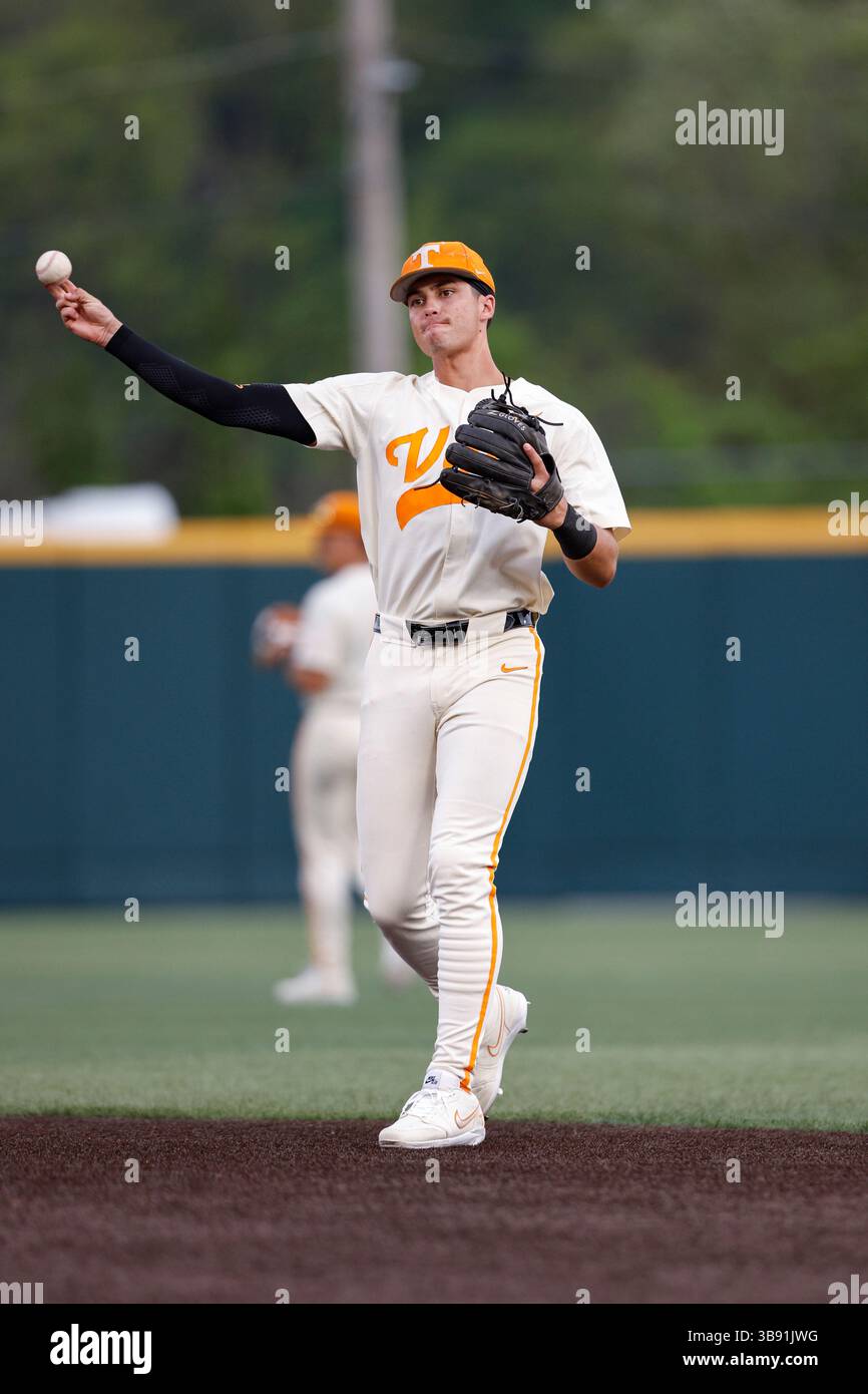Tennessee Volunteers second baseman Dean Curley (1) on defense during ...