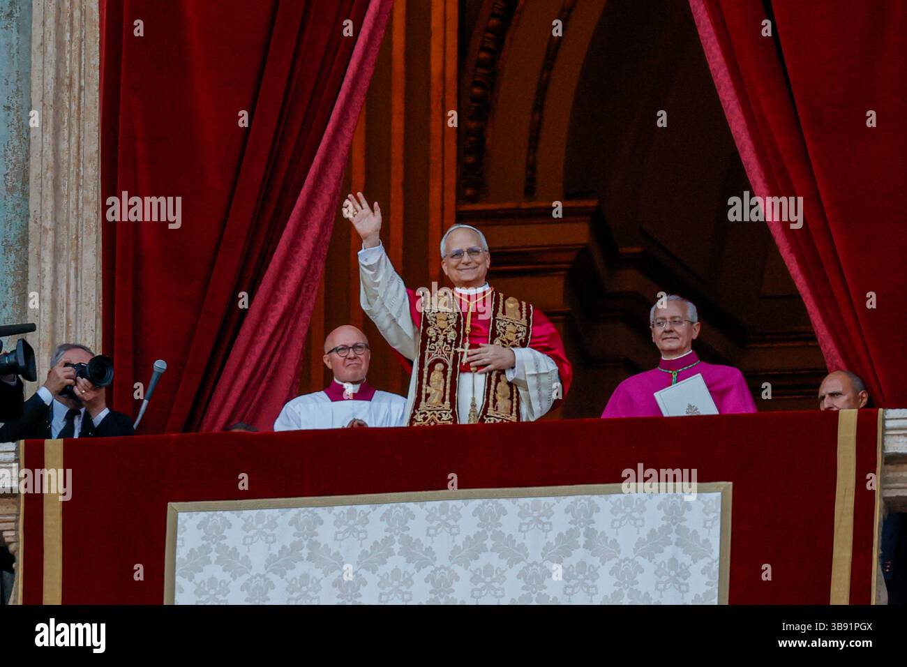 San Pietro, Italy. 08th May, 2025. during the Conclave, St. Peter's ...