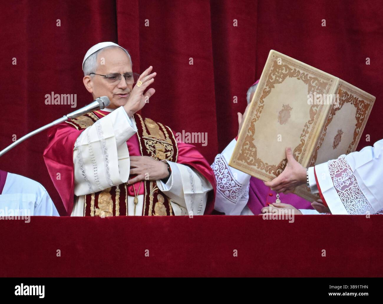 Rom, Vatikan 08.05.2025 Habemus Papam. Zweiter Tag der Papstwahl / des Konklave: 133 Kardinaele ...