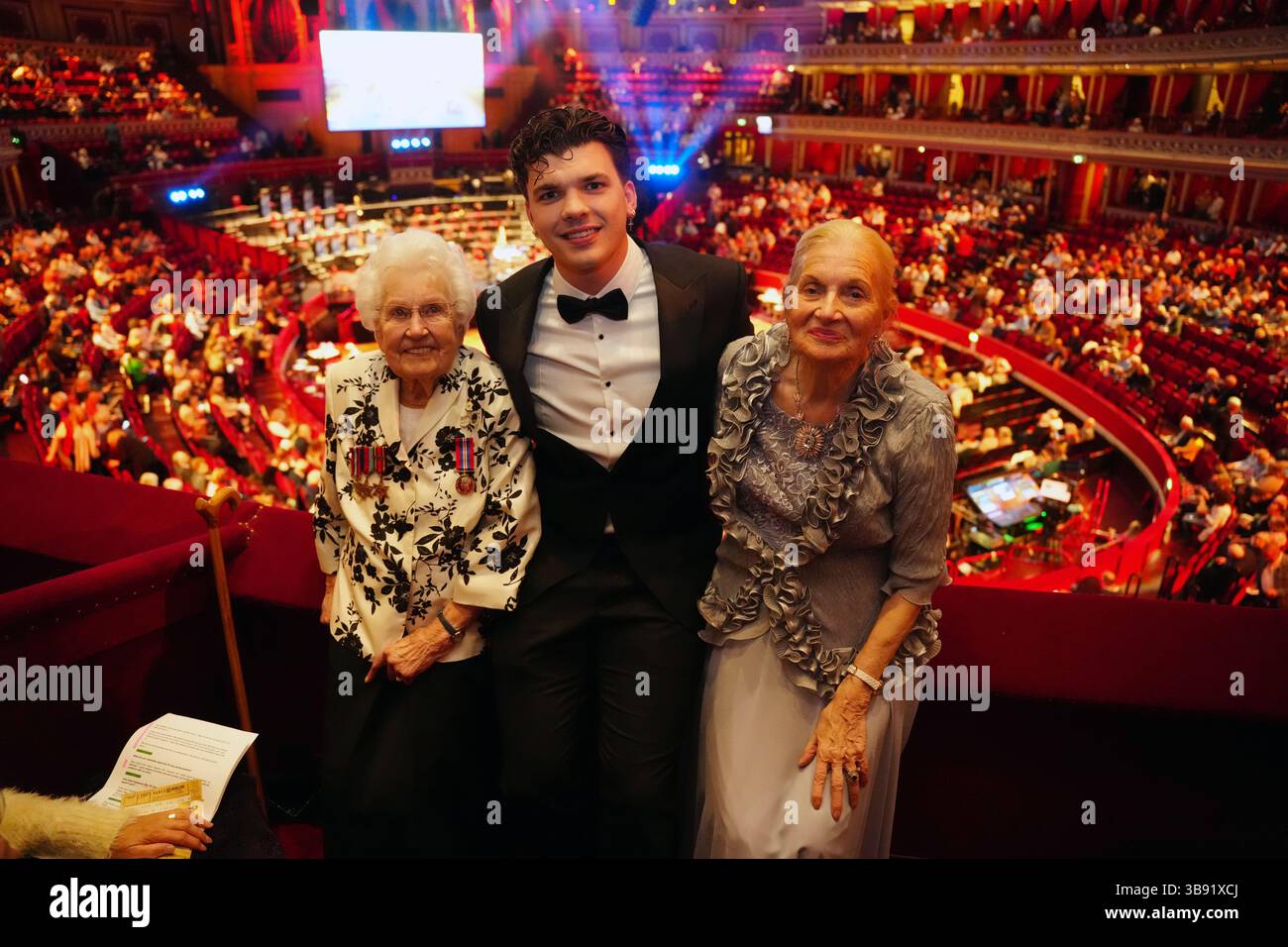 Traitors winner and veteran Harry Clarke (centre) with Wrens veteran ...