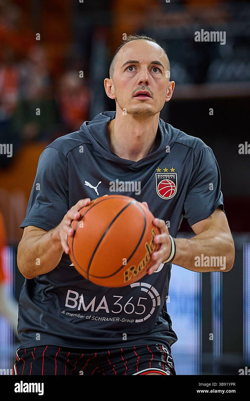 Ulm, Deutschland. 08th May, 2025. Karsten Tadda (Bamberg Baskets, #09 ...