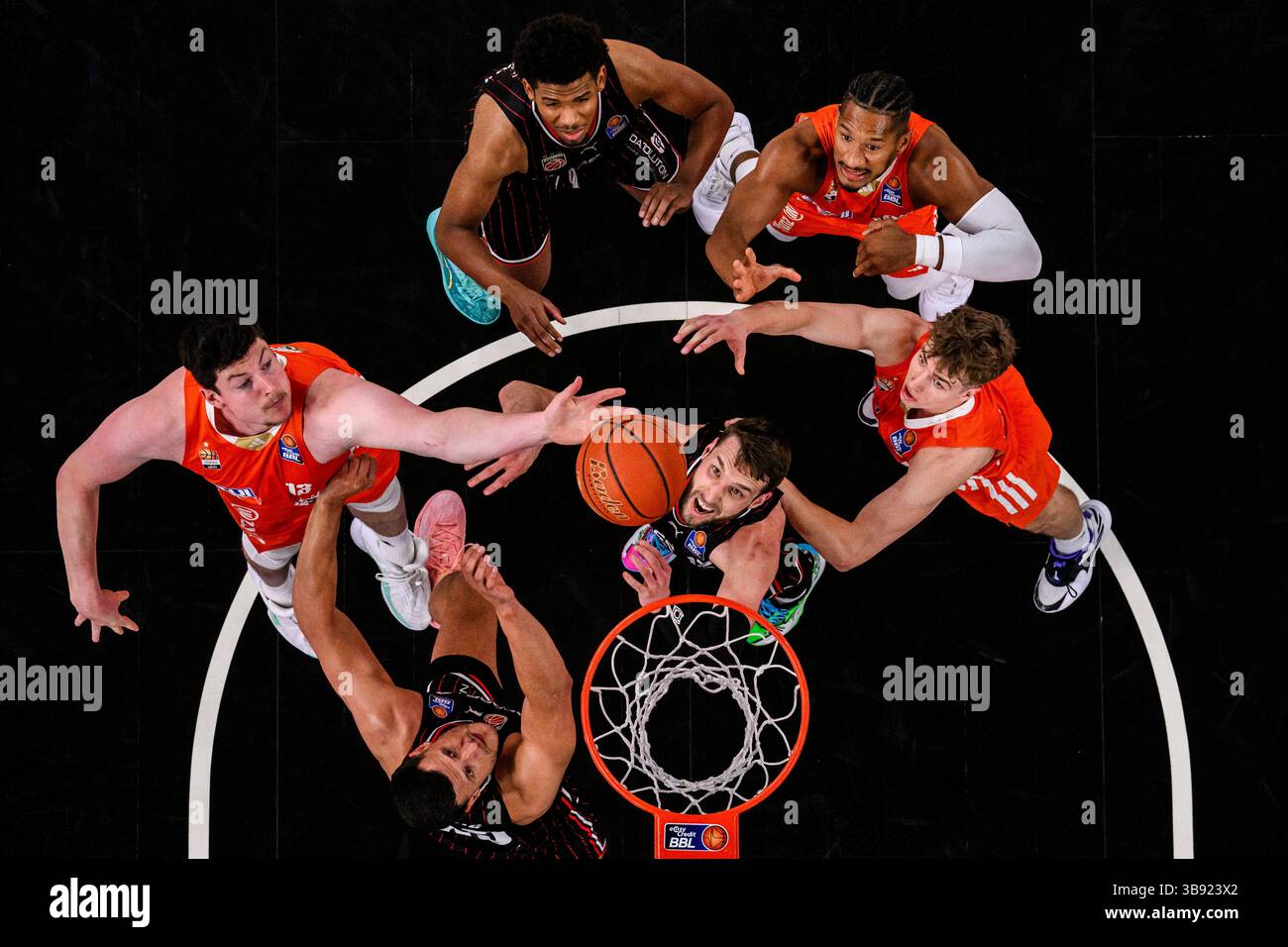 08 May 2025, Bavaria, Neu-Ulm: Basketball: Bundesliga, ratiopharm Ulm ...