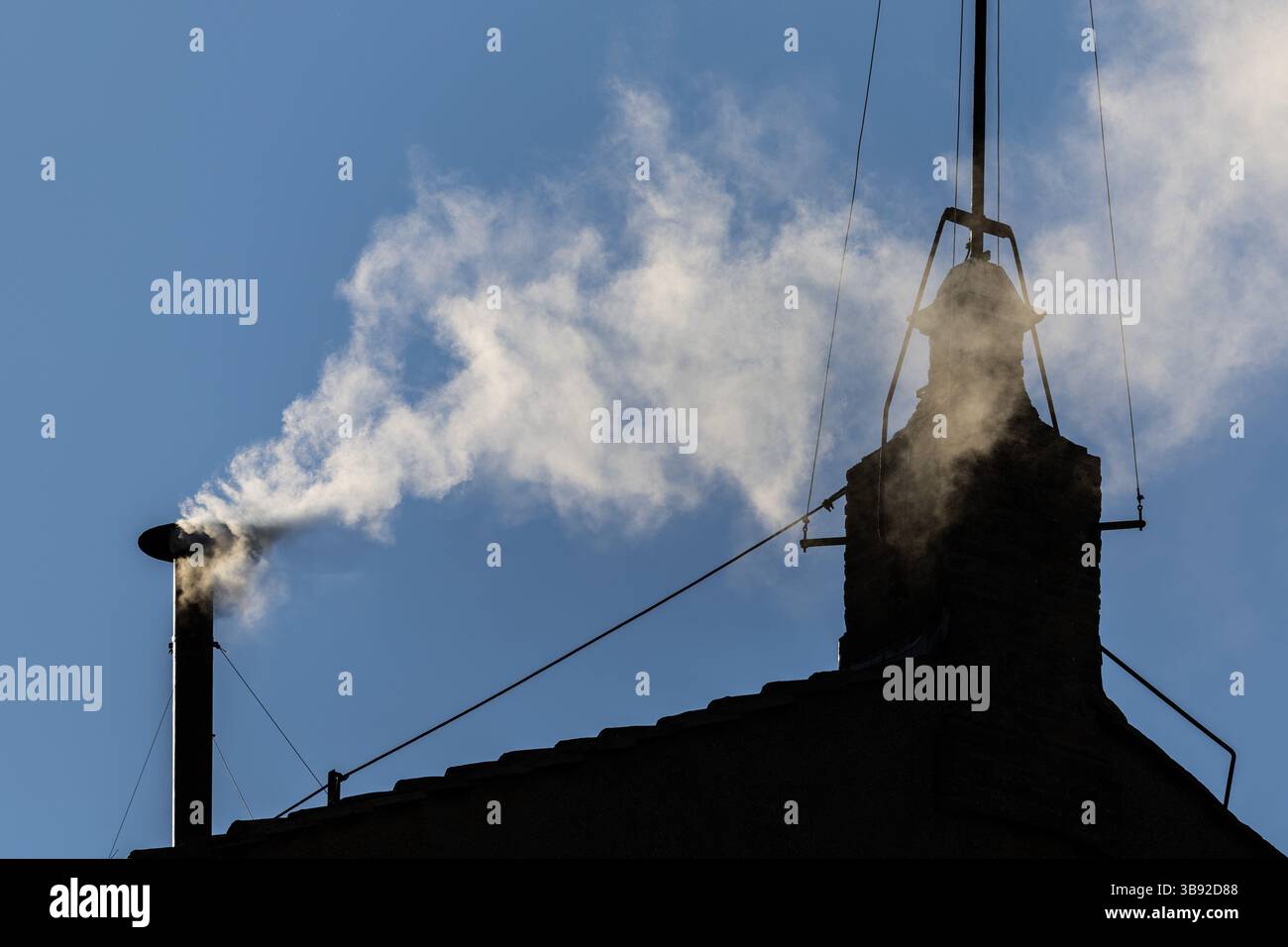 Vatikanstadt, Vatican. 08th May, 2025. White smoke rises from the ...