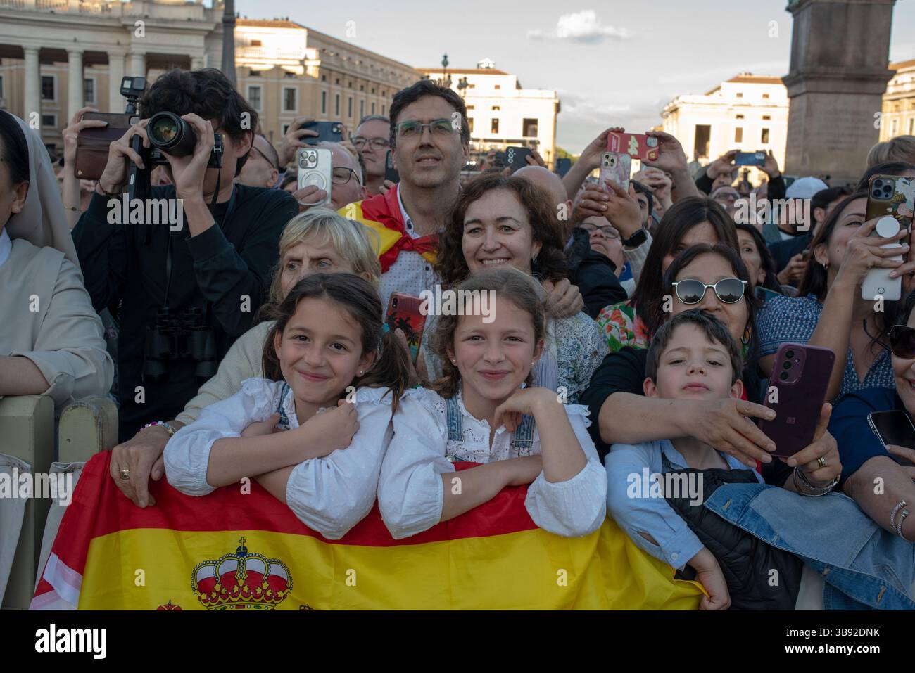 Pope leo xiv with child hi-res stock photography and images - Alamy