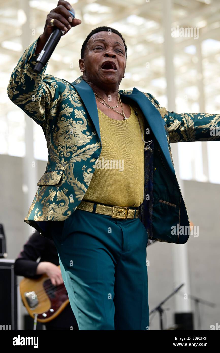 April 26, 2025: American soul singer LEE FIELDS performs during the ...