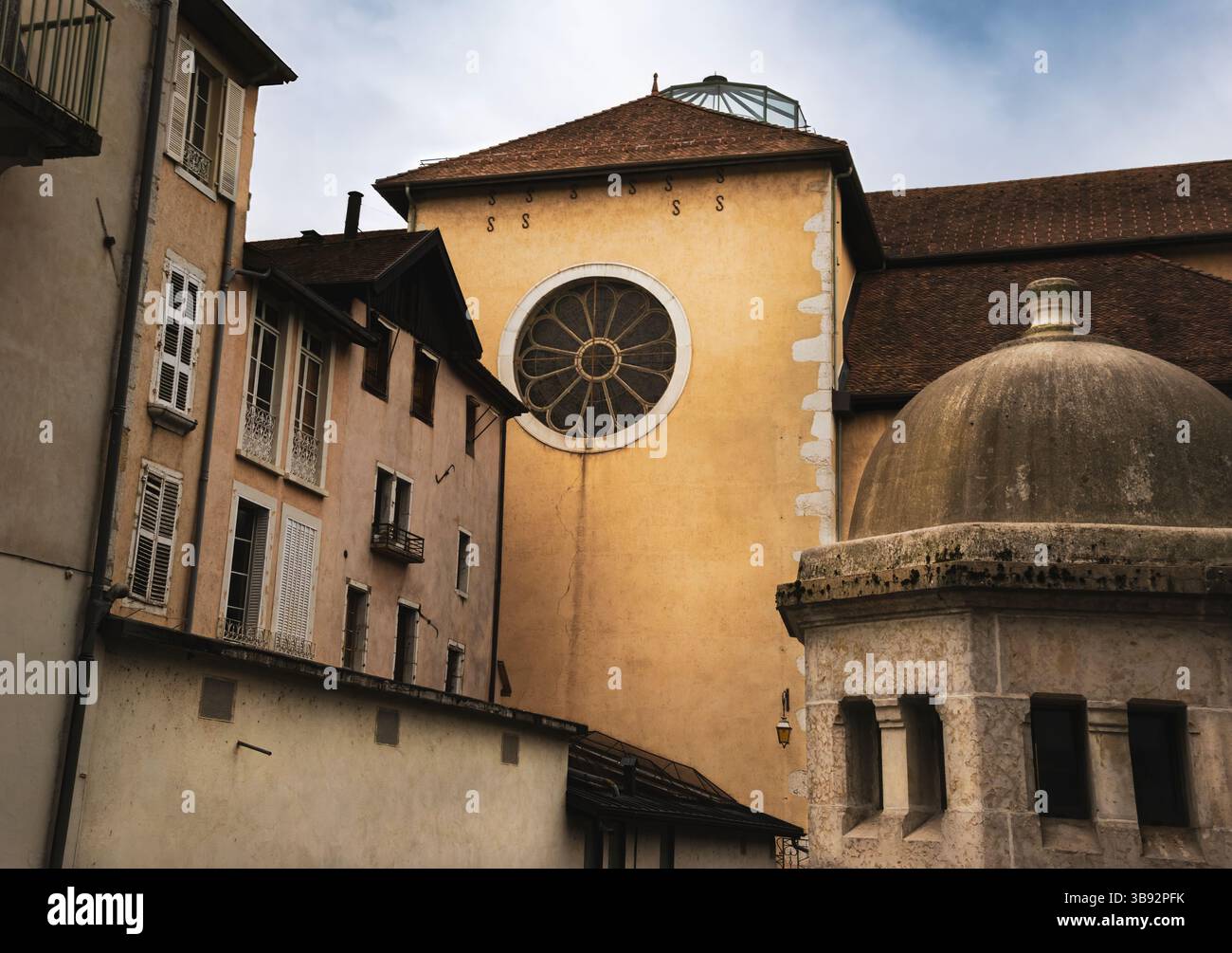 Historic circular church in hi-res stock photography and images - Alamy