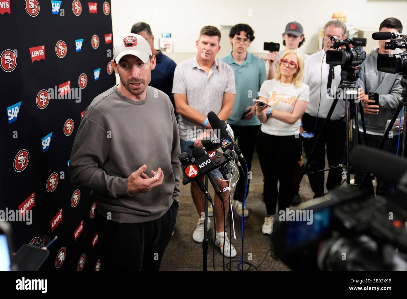 San Francisco 49ers offensive coordinator Klay Kubiak, left, speaks to ...