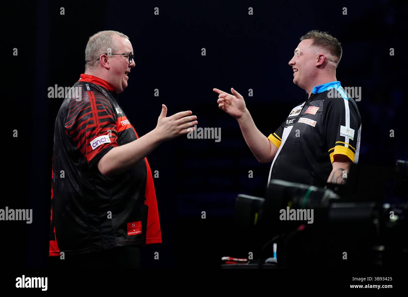 Stephen Bunting (left) shakes hands with Chris Dobey after victory on ...