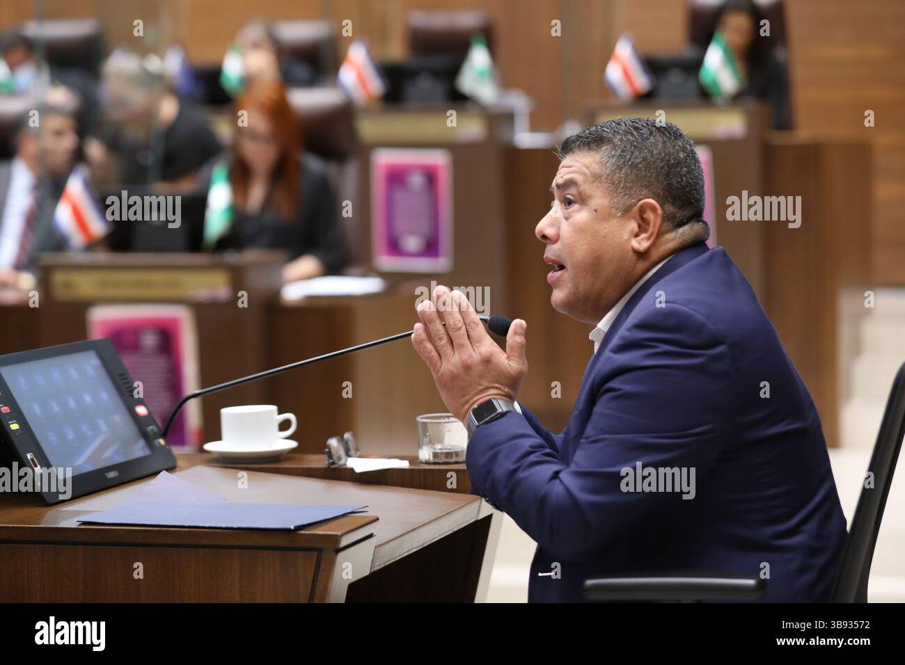 Torres de seguridad hi-res stock photography and images - Alamy