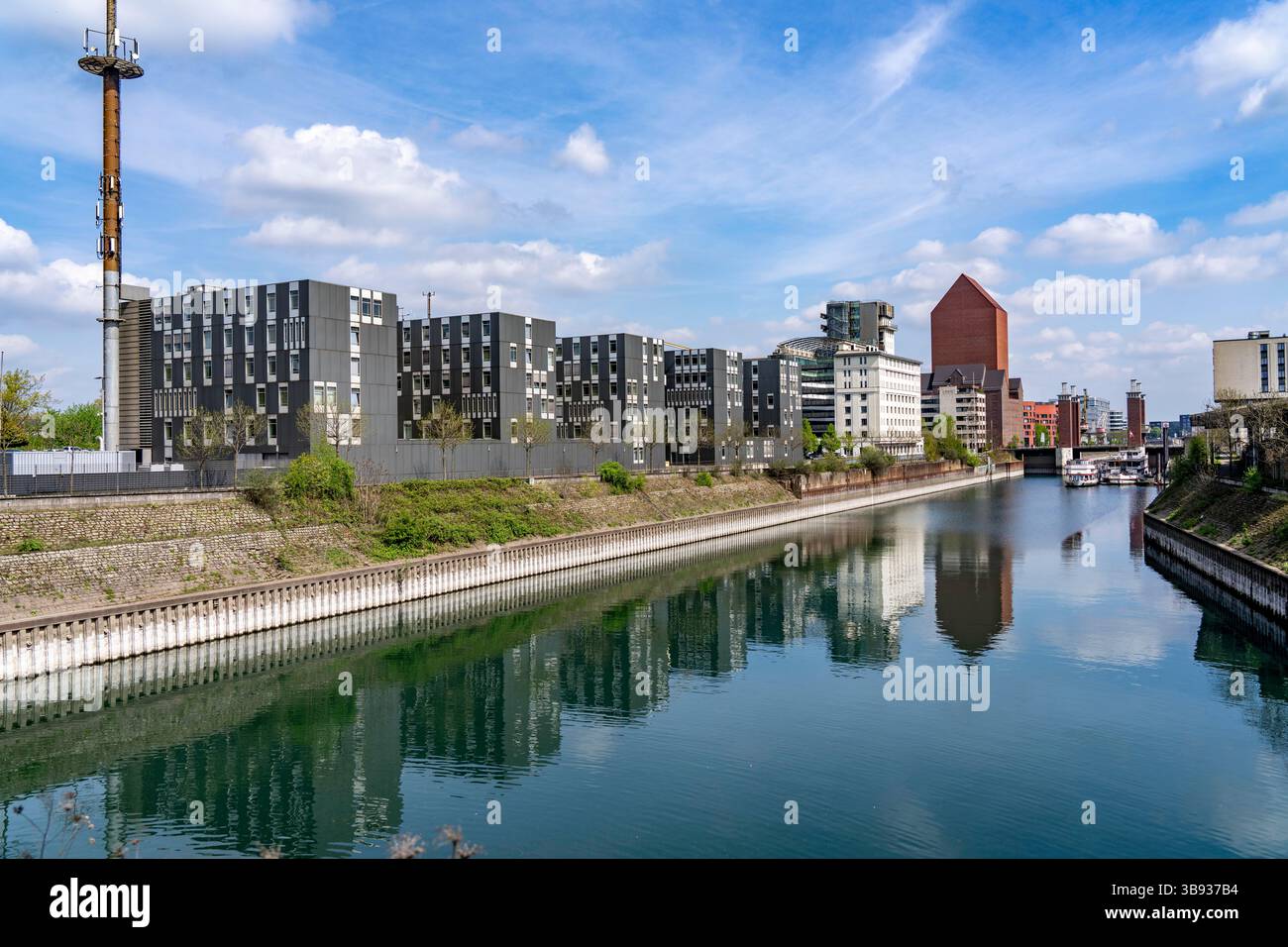 The Schwanentor Bridge in Duisburg's inner harbour, one of three lift ...