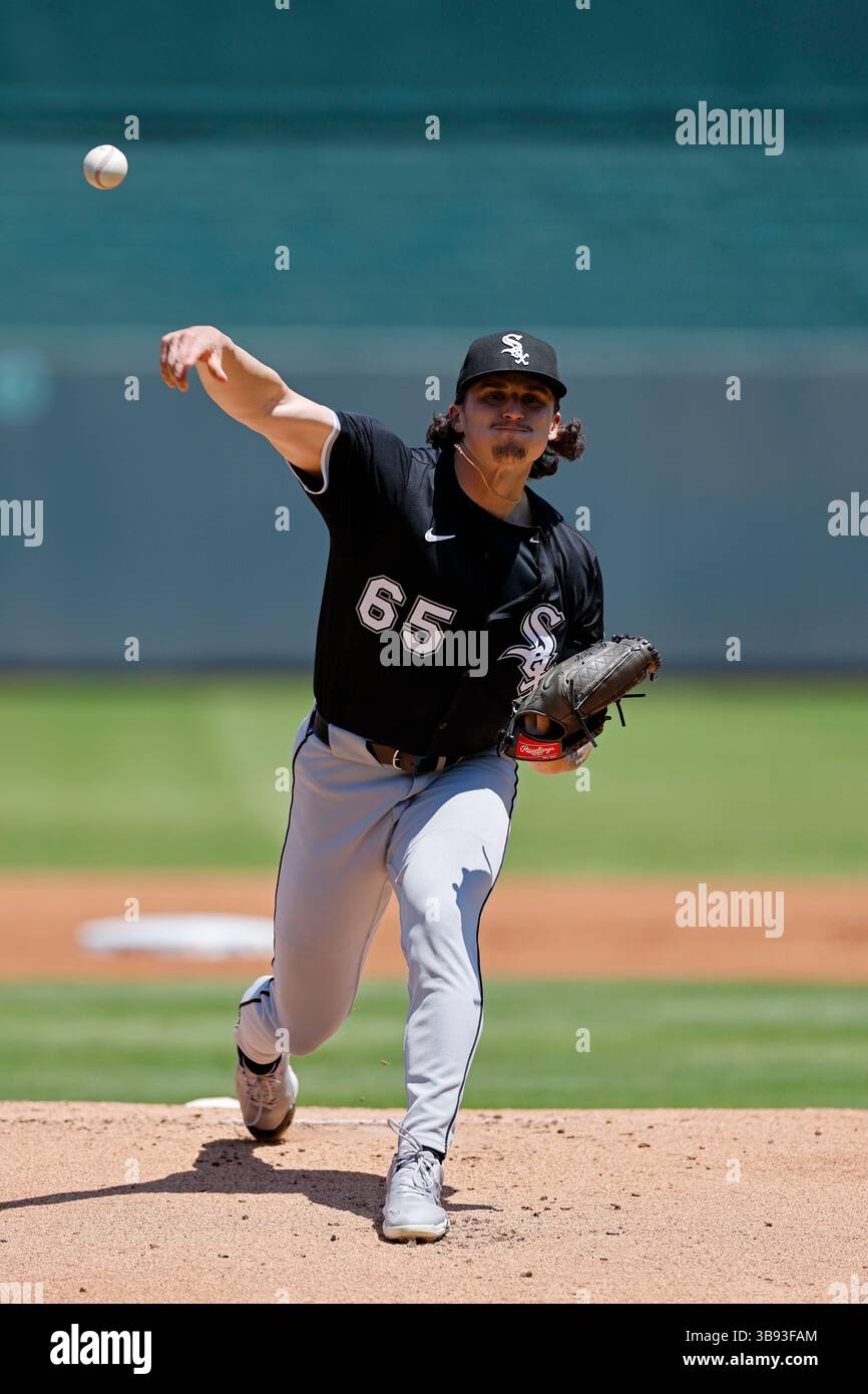 KANSAS CITY, MO - MAY 08: Chicago White Sox pitcher Davis Martin (65 ...