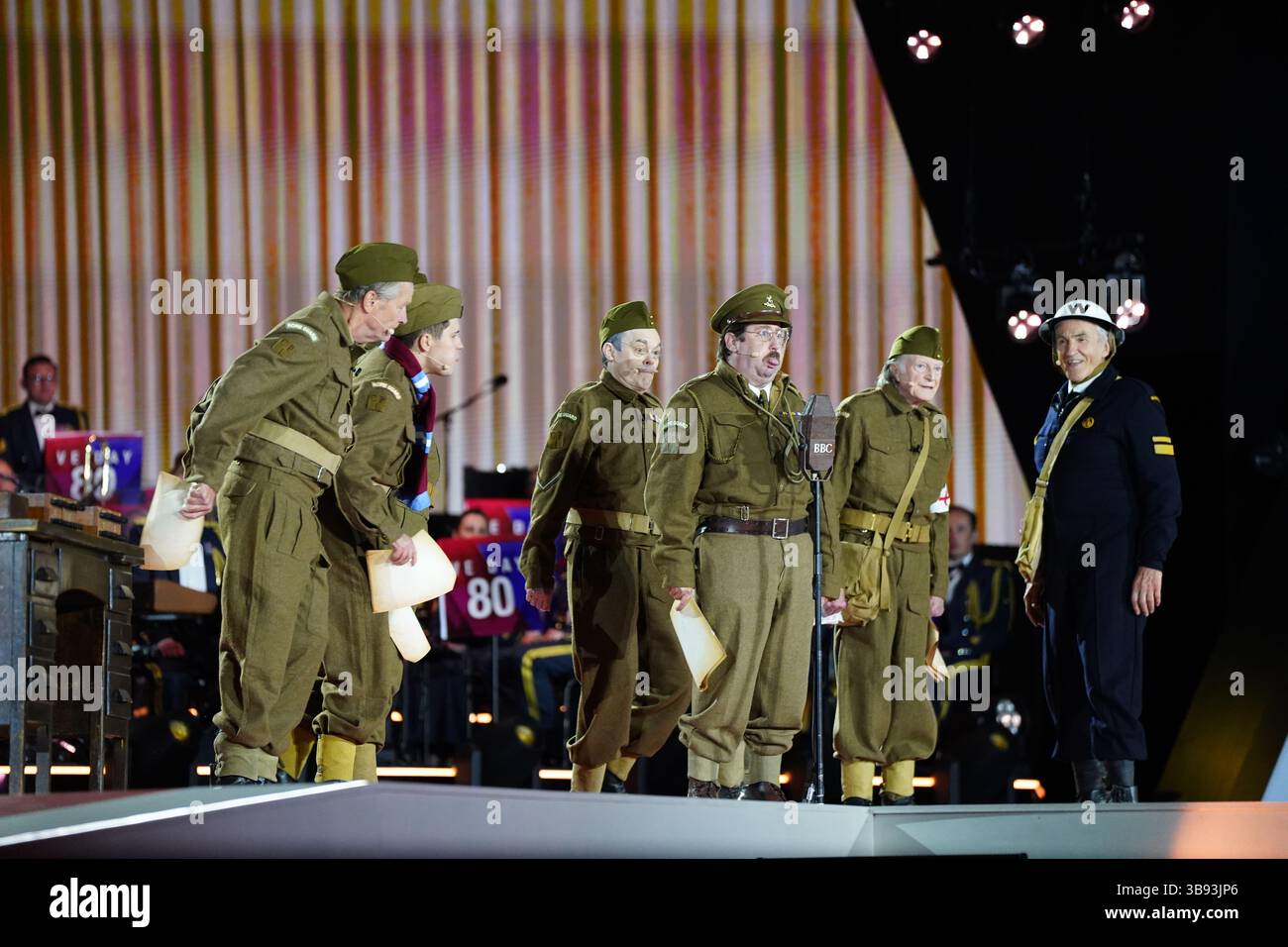 Iain Glen as Private Frazer, Dylan Llewellyn as Private Pike, Kevin ...