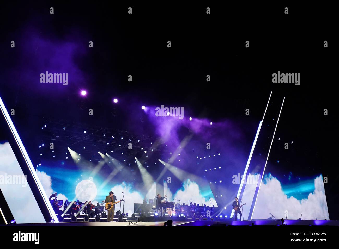 Toploader performing during the concert celebrating the 80th ...