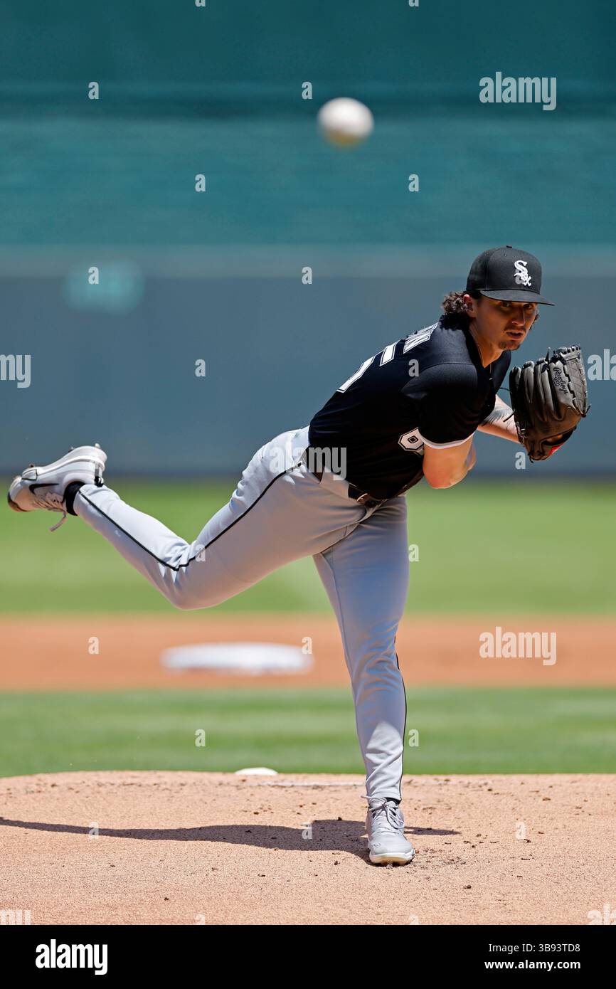 KANSAS CITY, MO - MAY 08: Chicago White Sox pitcher Davis Martin (65 ...